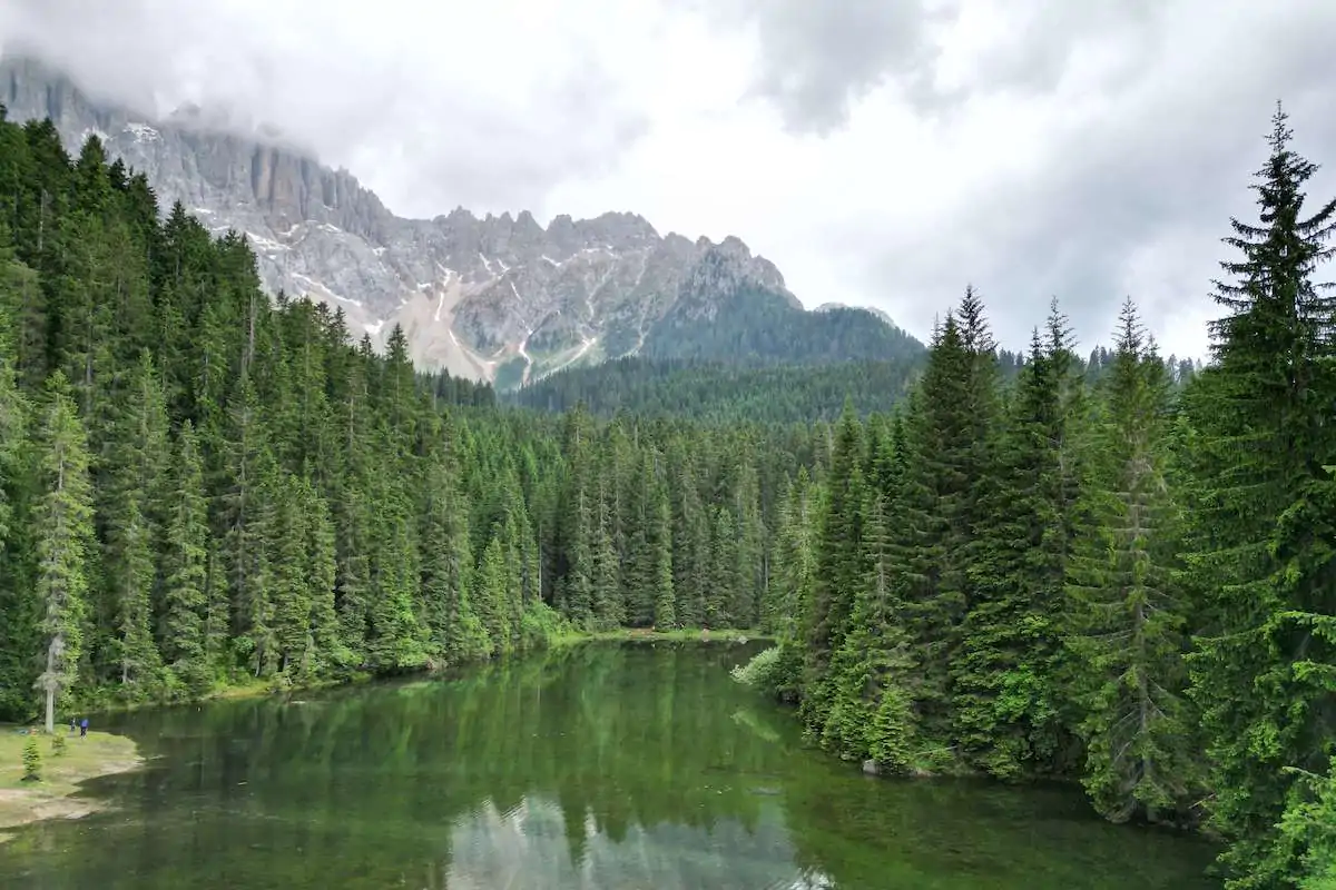 Lago di Mezzo: Dove si Trova e Come Arrivare